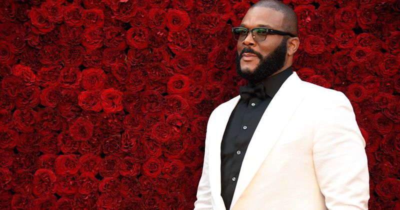 Tyler Perry sends personal seaplane full of supplies to aid hurricane ...
