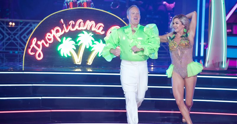 'Dancing With the Stars' (DWTS) Season 28: Sean Spicer roasted after he ...