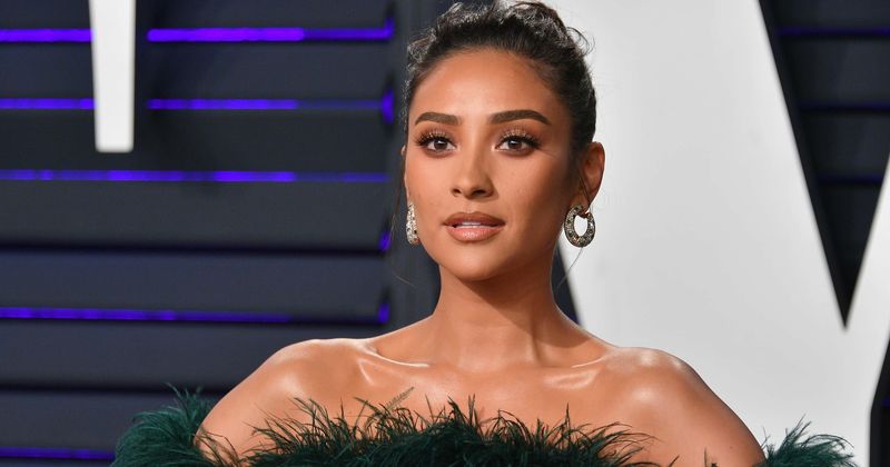 'Breast friends': Shay Mitchell shares powerful photo of her ...
