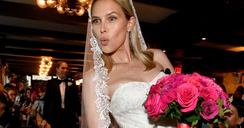 Erin Foster and Simon Tikhman tie the knot in Nashville on New Year's ...