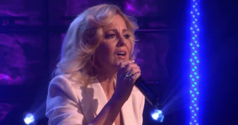 Charlotte Awbery viral subway 'Shallow' singer meets Ellen, sings the ...