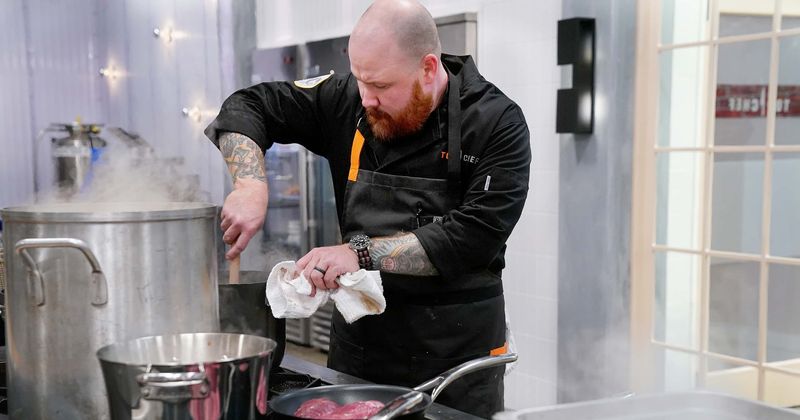 'Top Chef': Kevin makes fried rice with Cheetos, bourbon and hot dogs ...