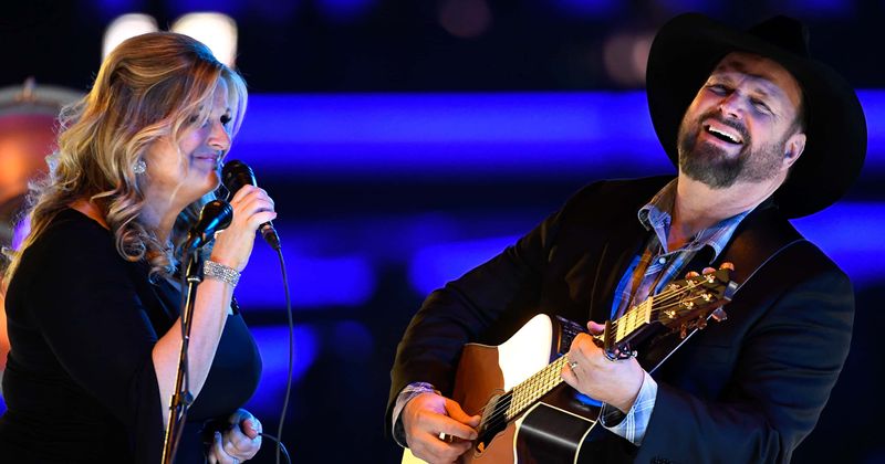Garth Brooks and Trisha Yearwood's Grand Ole Opry show wins fans over: '1 guitar, 2 voices ...