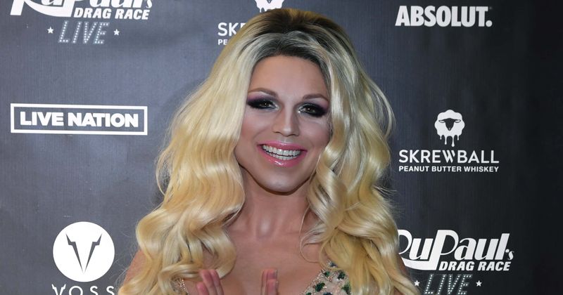 'RuPaul's Drag Race': Derrick invites Nebraska for drinks with queens ...