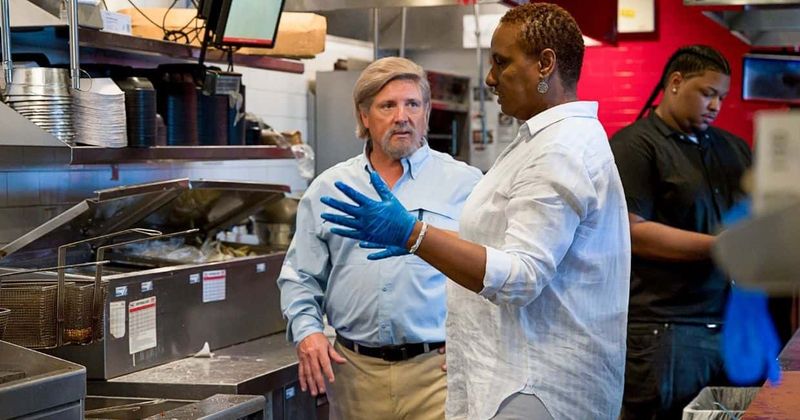 'Undercover Boss' Season 11: Ray rewards hardworking employees of TGI ...