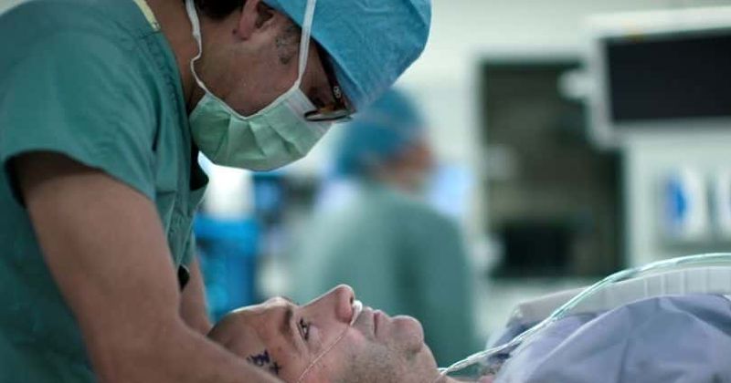 'The Surgeon's Cut' Review: Netflix docuseries is a moving look at ...
