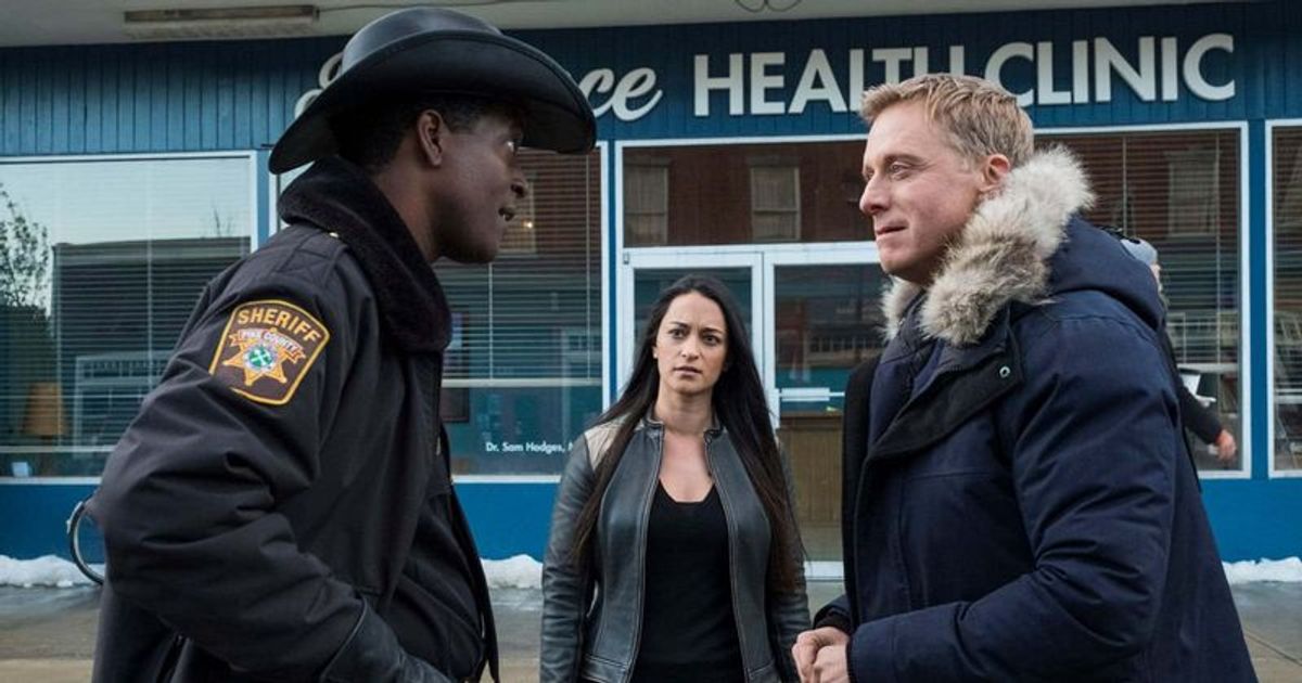 'Resident Alien' Season 1: Meet Alan Tudyk, Sara Tomko, Alice ...