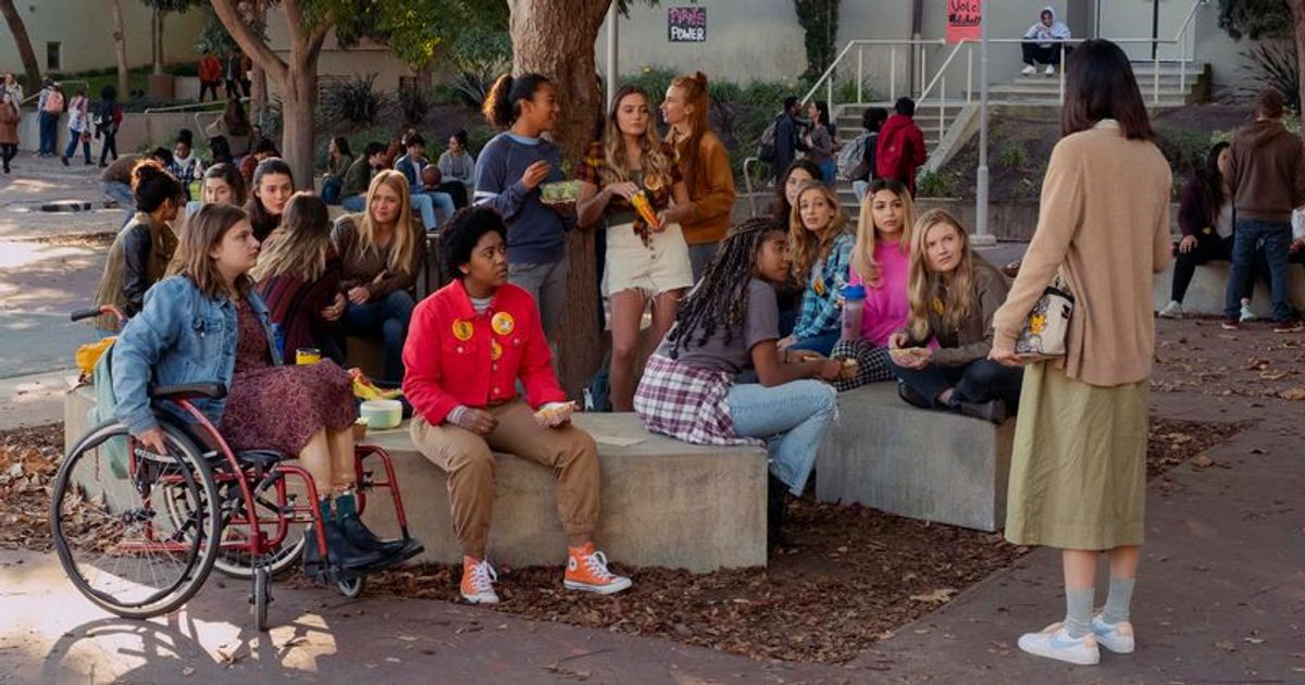 'Moxie' Full Cast List: Meet Hadley Robinson, Amy Poehler, Josephine ...