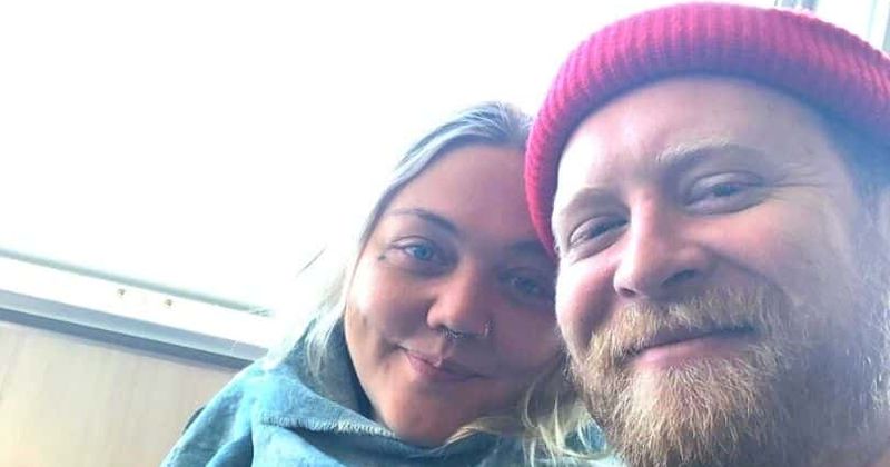 Who is Elle King's partner Dan Tooker? Singer's love story and two ...