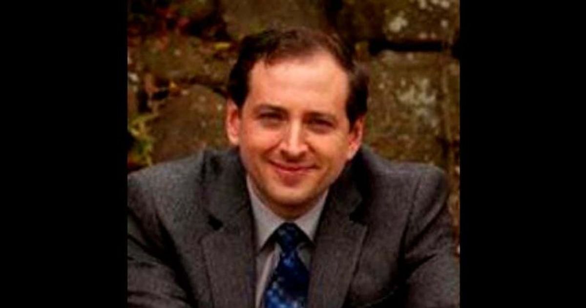 Animator Scott Cawthon RETIRES, fans say 'he gave me a childhood' | MEAWW