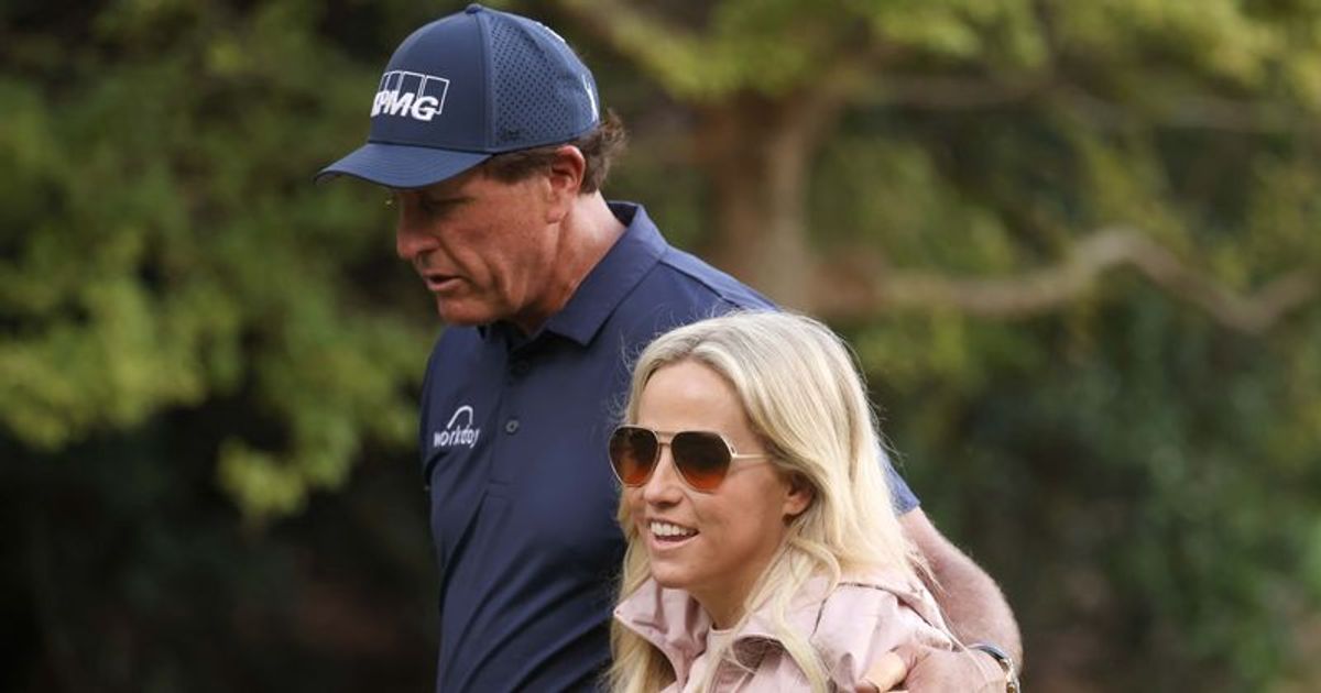 Phil Mickelson’s touching moment with wife Amy at US Open goes viral ...