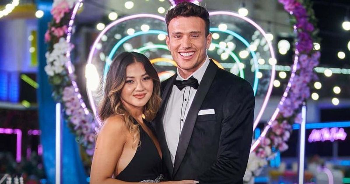 'Love Island': Will and Kyra roasted by fans after alleged 'scam' to ...