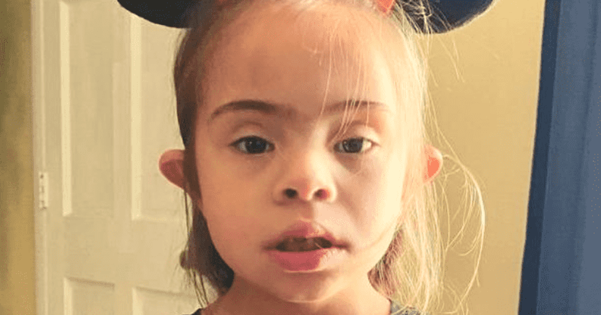 Sofia Steele: School ties mask to head of girl with Down Syndrome, 7, for SIX weeks | MEAWW