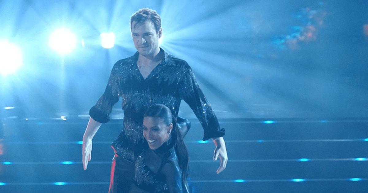 'DWTS' Season 31 '90s Night: Fans moved by Daniel Durant's silent ...