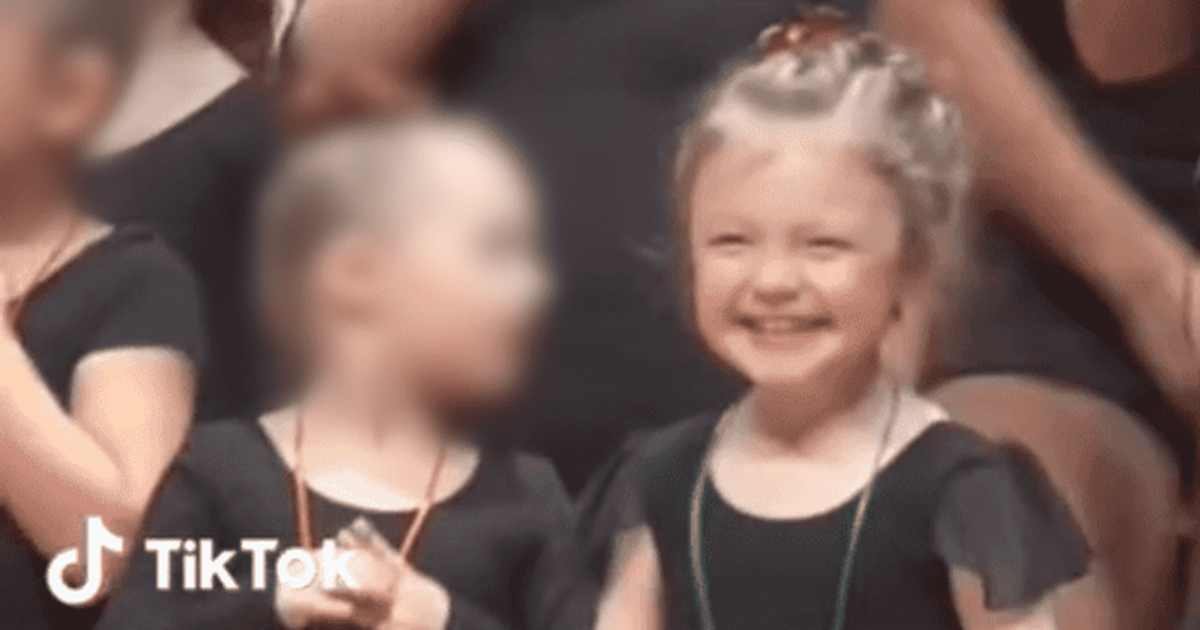 Emmy Krow, 3, goes viral after Internet ADORES her reaction on spotting ...