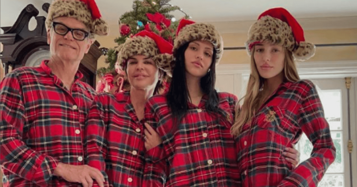 'Be real for once': 'RHOBH' star Lisa Rinna trolled as she poses with ...