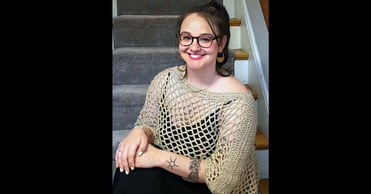Leah Pearse: Massachusetts woman, 20, dies after falling from balcony ...