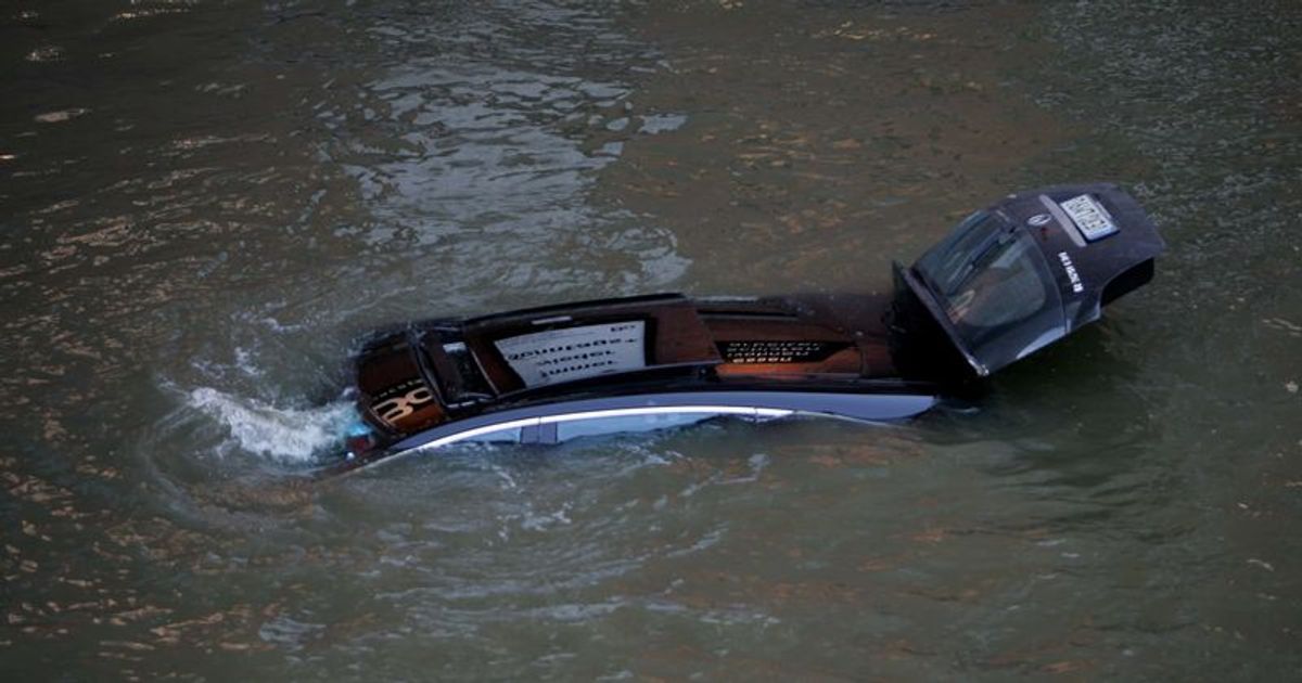 Young girls MIRACULOUSLY ESCAPE from sinking car as father dies after ...
