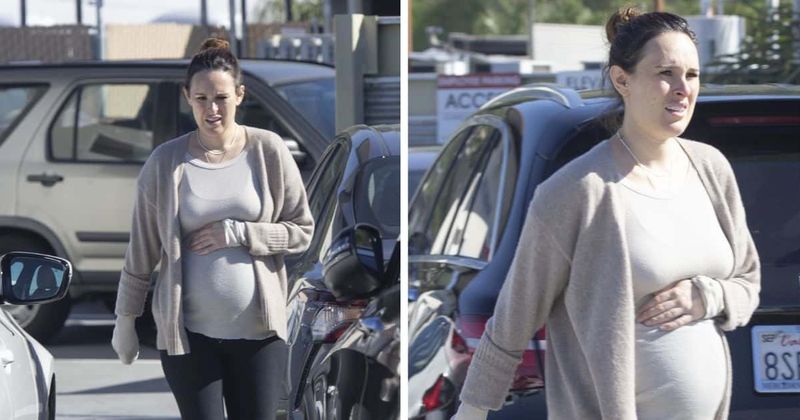 Rumer Willis looked to be in pain as she cradled baby bump after doctor ...
