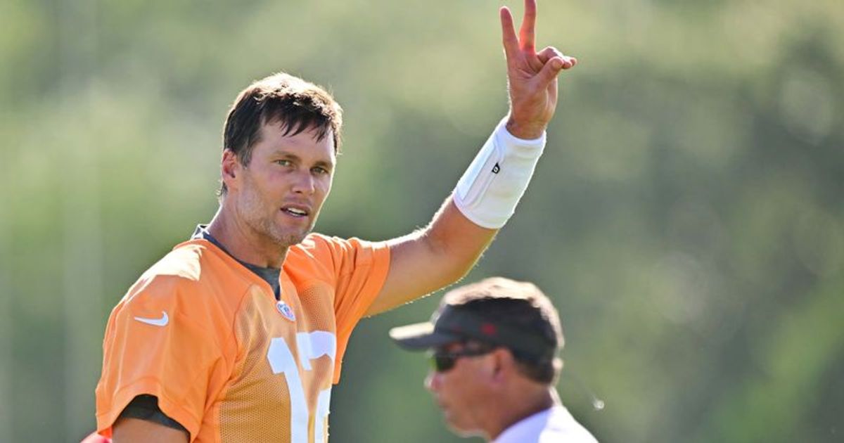 'Sad to see you go': Tom Brady fans tear up as he retires from ...