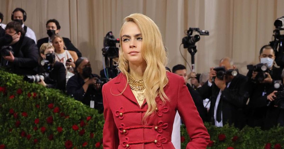 Cara Delevingne hailed for glitzy red carpet look at Oscars 2023 | MEAWW
