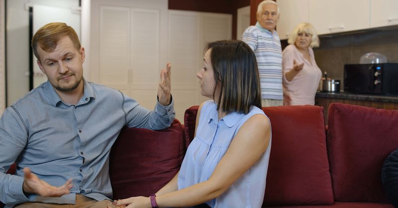 Man slammed after bizarrely introducing fiancee to judgmental parents ...