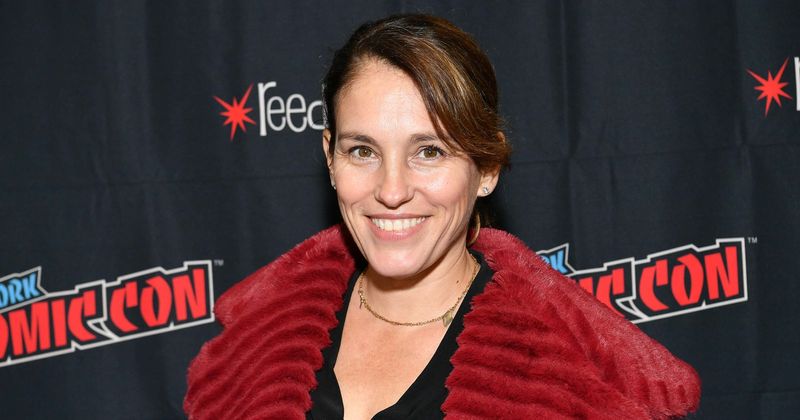 OG Pink Ranger Amy Jo Johnson pens new 'Power Rangers' comics | MEAWW