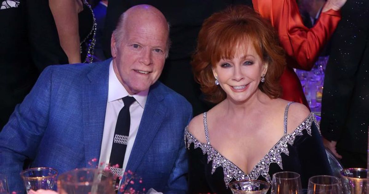 Reba McEntire irked by 'subservient' beau Rex Linn's new bossy ways | MEAWW