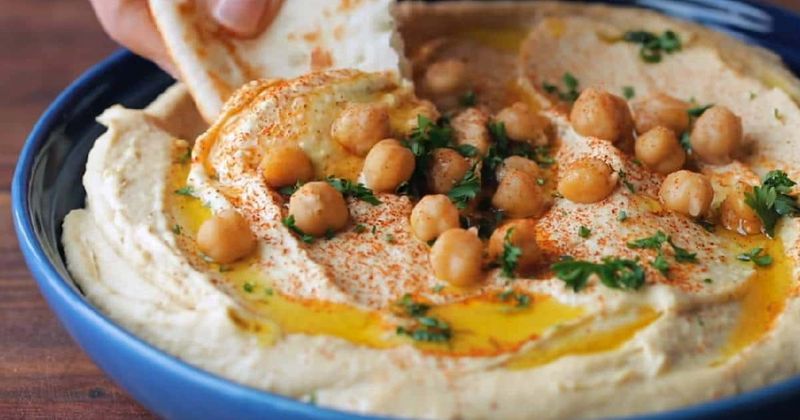 National Chickpea Day: Nutritional benefits and 3 delicious dips to make at home | MEAWW