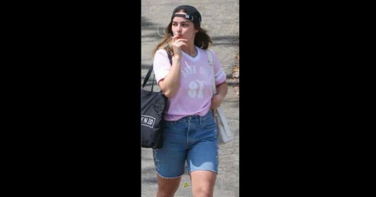 Addison Rae: Fans react to TikTok star's cool football tee and denim ...