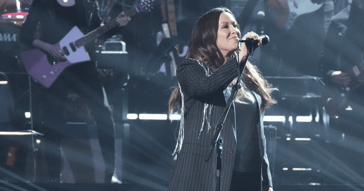 'Is she lip-syncing?' 'American Idol' fans give Alanis Morissette's ...