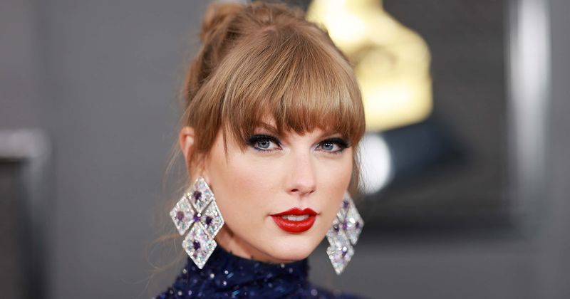 Taylor Swift Fans Withdraw Housing Deposit Money to Buy Concert Tickets ...