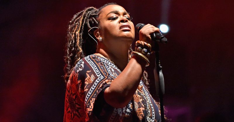Jill Scott slammed for changing words of national anthem at Essence ...