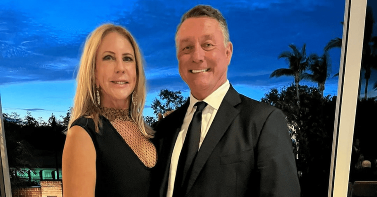 Who is Michael Smith? 'RHOC' OG Vicki Gunvalson dishes steamy details about her beau during Tres ...