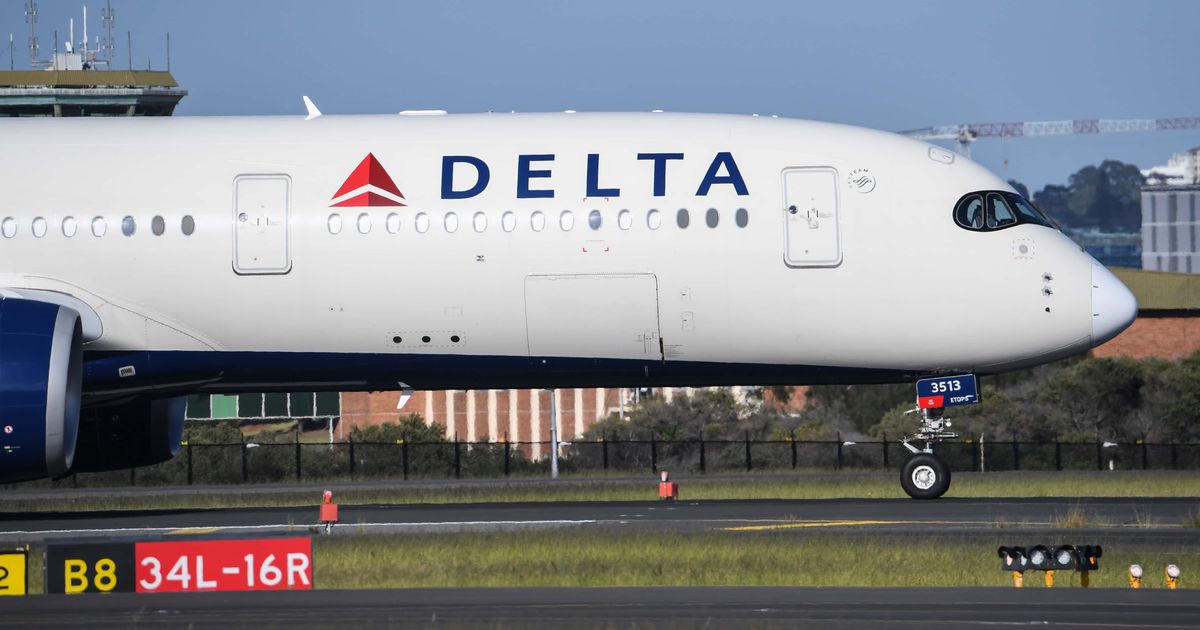 Delta's Diarrhea Debacle: Pilot turns flight around after pax's ...