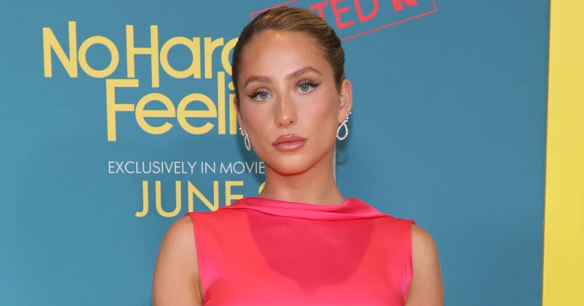 Alix Earle seen enjoying pizza in TikTok video as she collaborates with ...