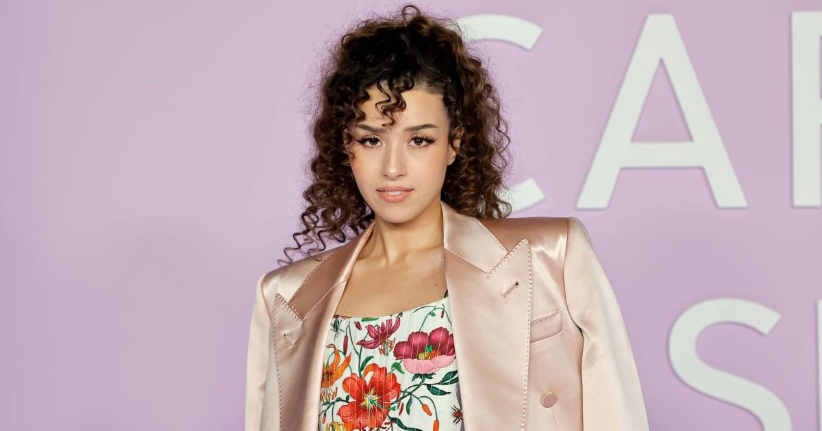 Pokimane's Myna Cookies stir controversy, Twitch clip of choking ...