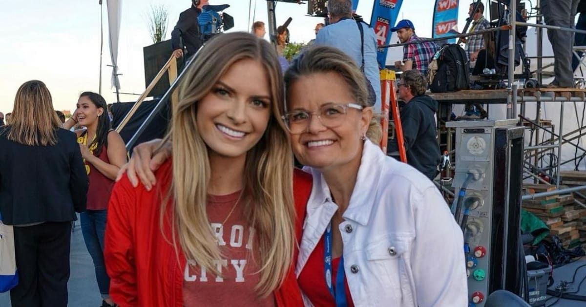 How did Janis Duski die? 'The Voice' star Lauren Duski's mother found ...
